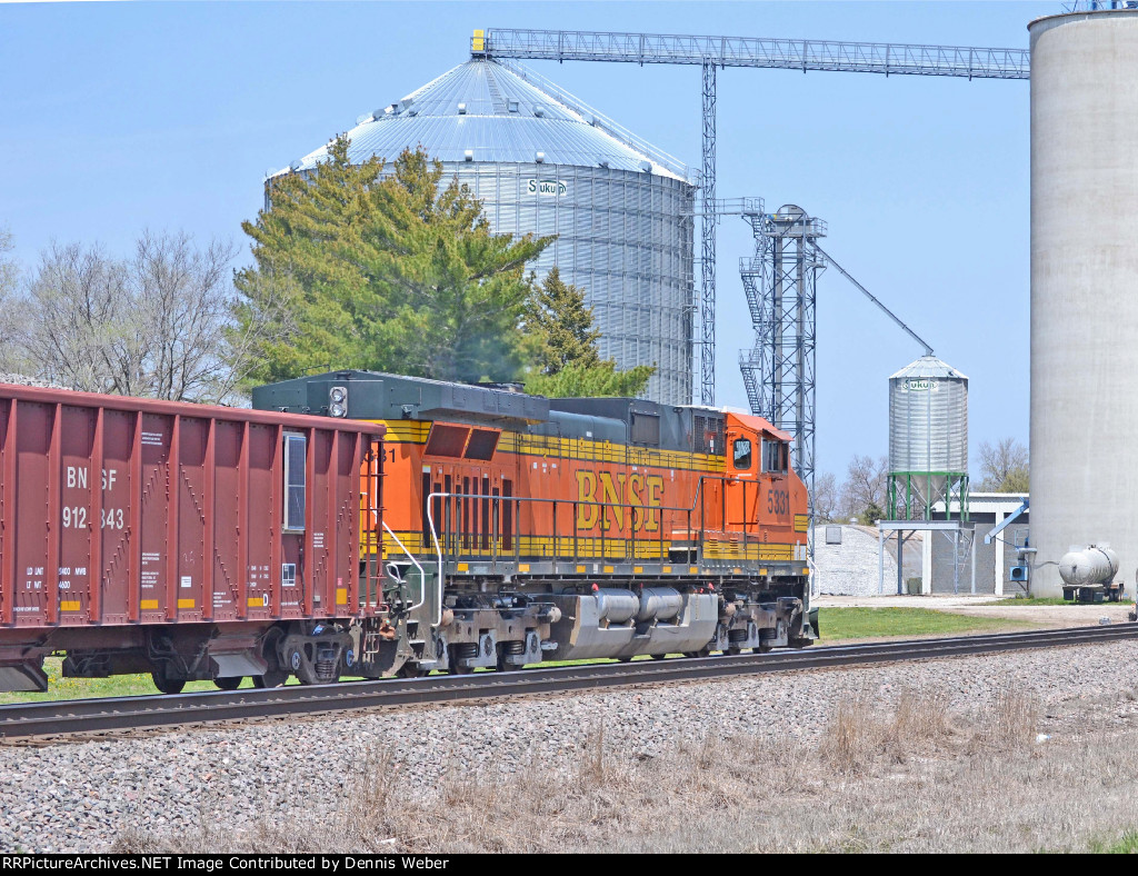 BNSF 5831.